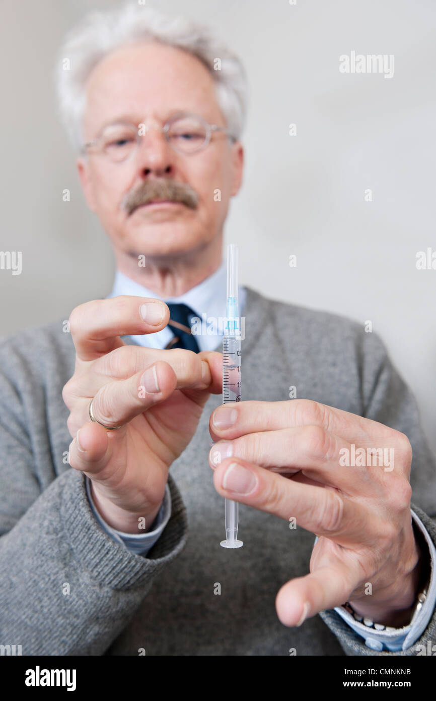 Drug Filled Syringe High Resolution Stock Photography and Images - Alamy