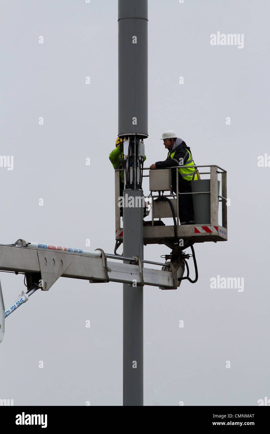 Engineer working on mobile mast hi-res stock photography and images - Alamy