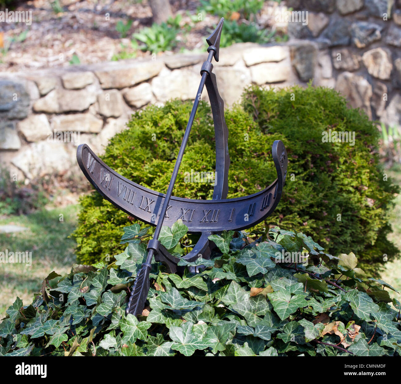 Garden sundial hi-res stock photography and images - Alamy