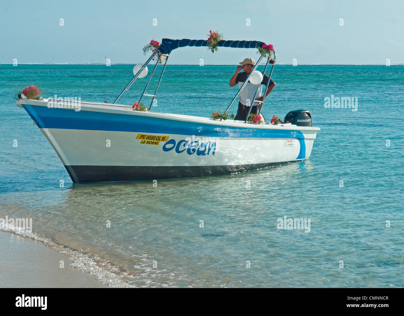 Boat drawn up on a beach hi-res stock photography and images - Alamy