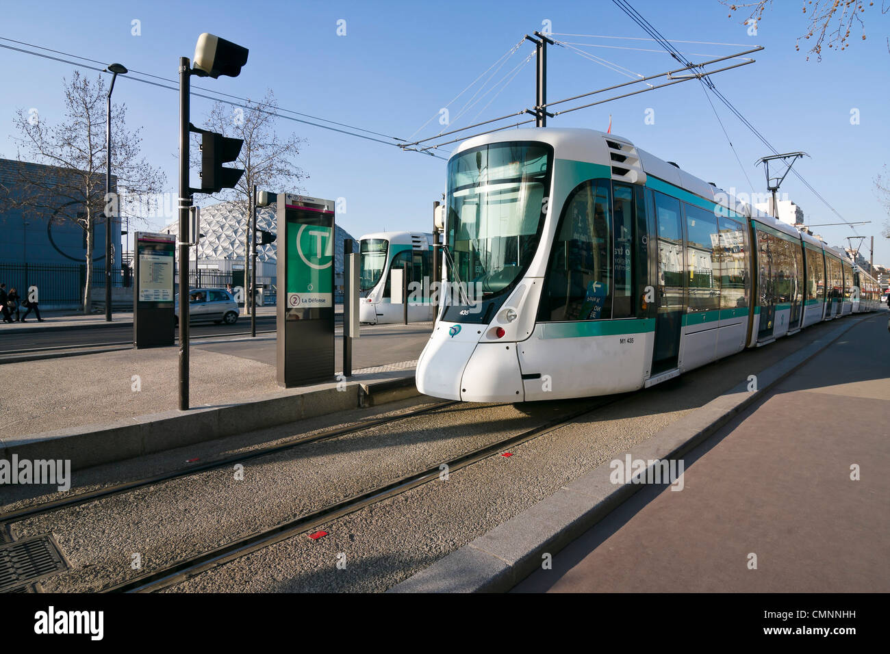 Tramway T2 platform Paris France Stock Photo - Alamy