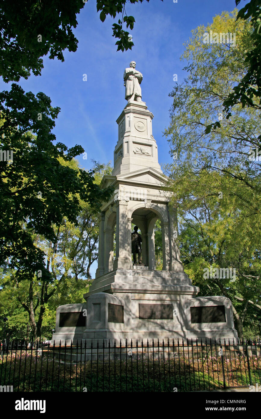 The Civil War Memorial, with a bronze statue of President Lincoln, on ...