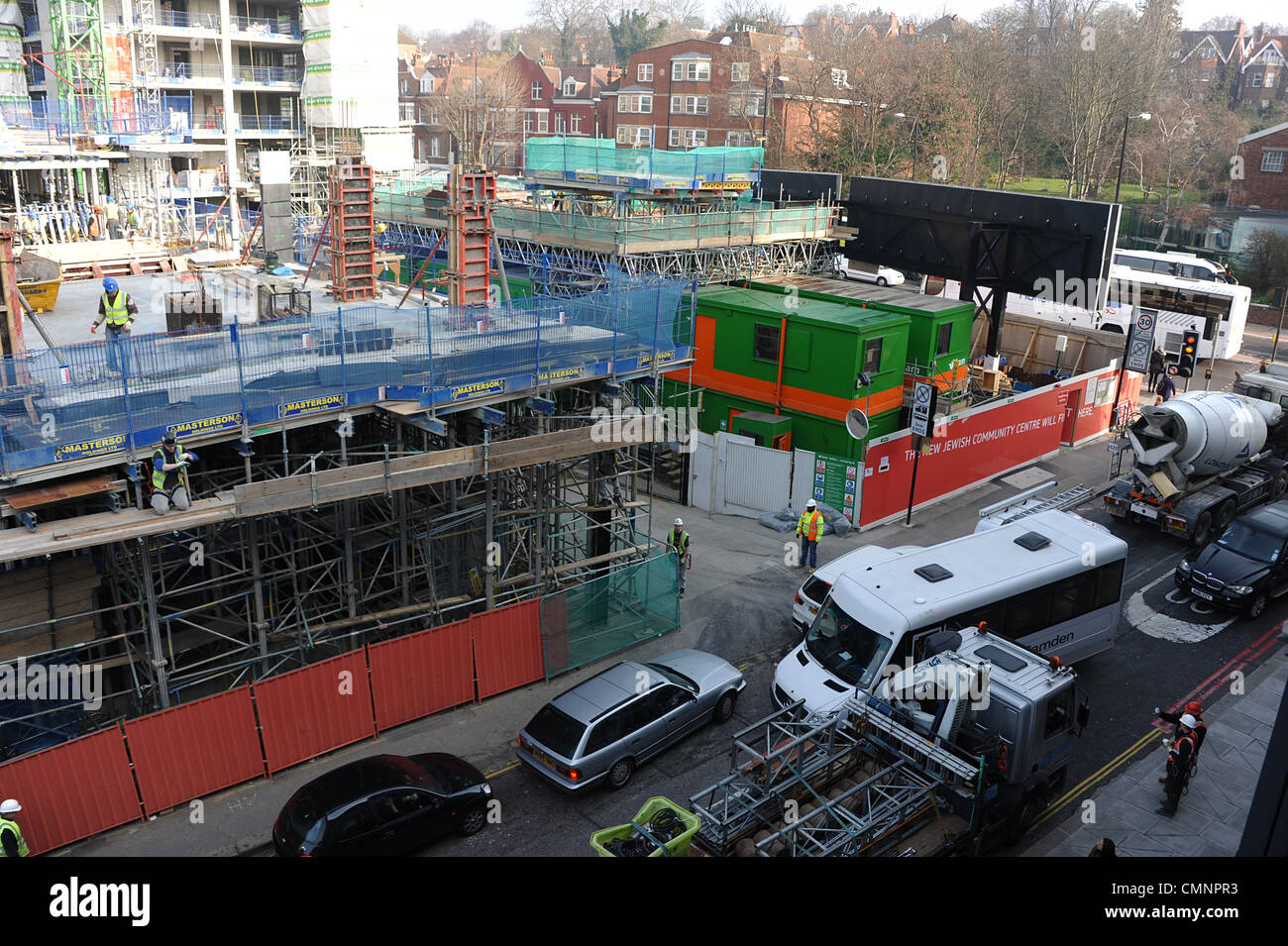 London traffic surrounding building site area Stock Photo - Alamy