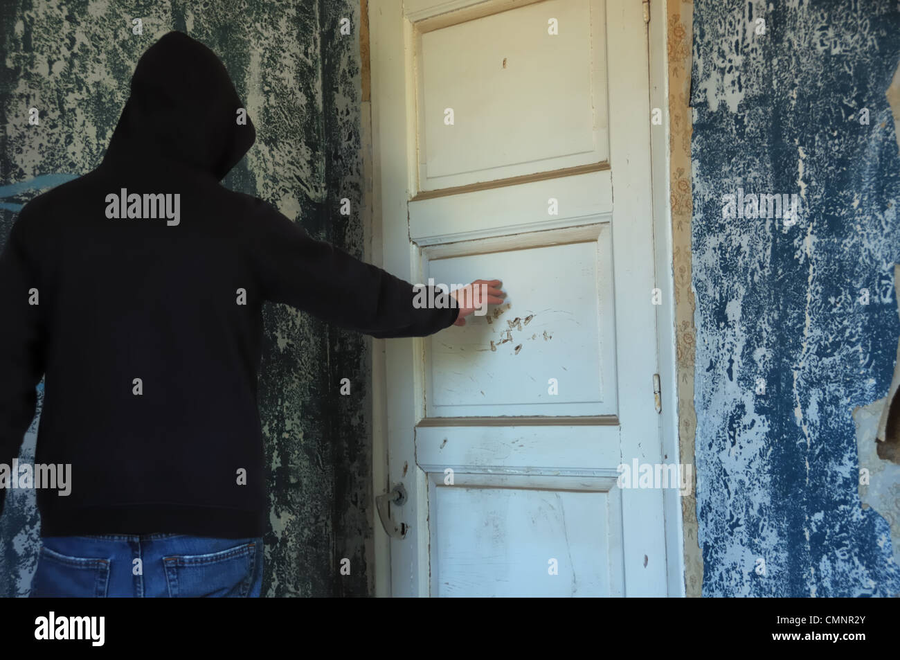 Hooded figure door hi-res stock photography and images - Alamy