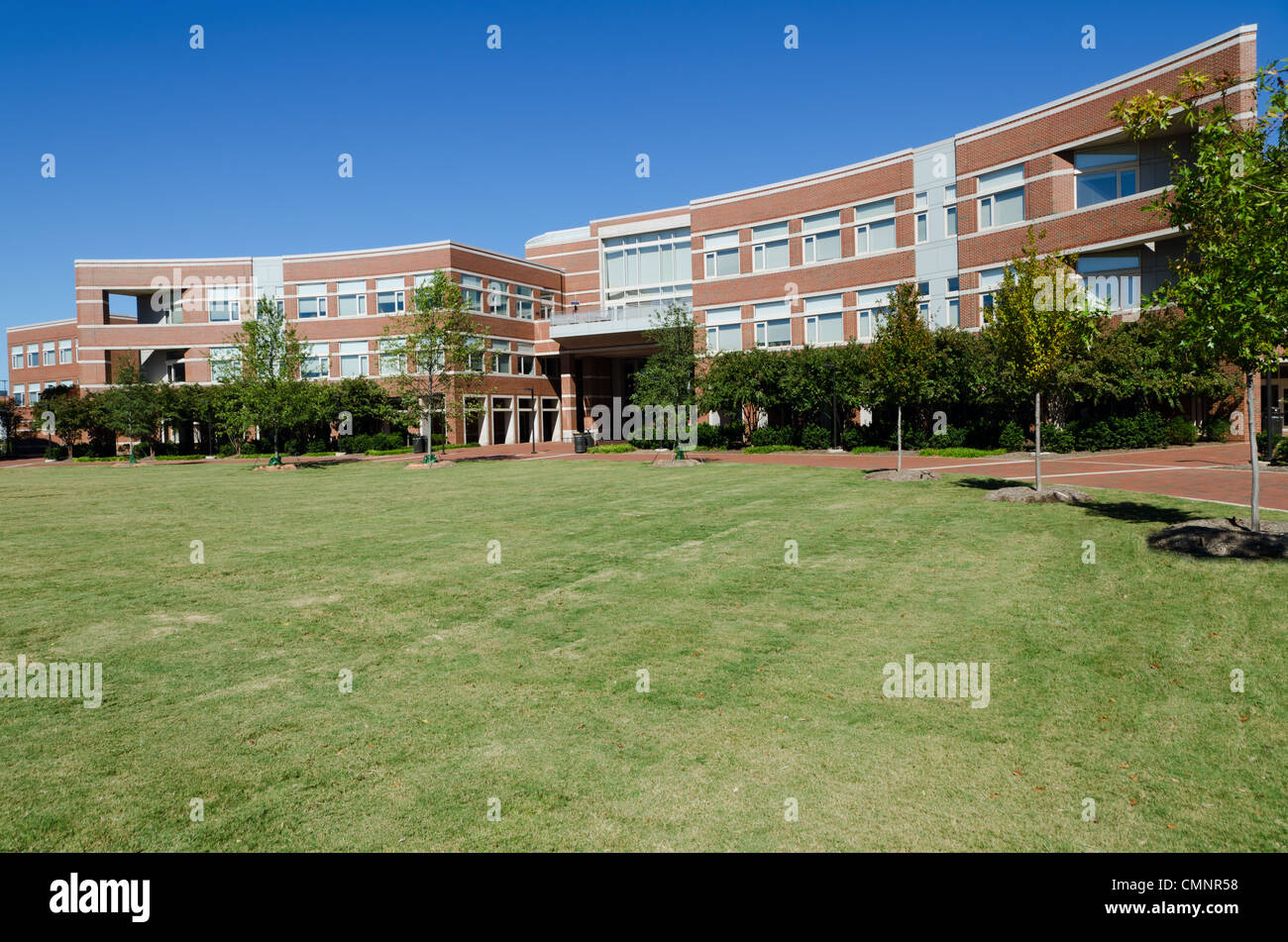 Modern educational/office building on campus Stock Photo - Alamy