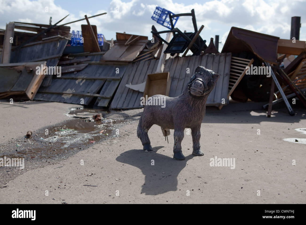 DALE FARM, BASILDON, ESSEX, UK, 19/09/2011. Barricade at Dale farm ...