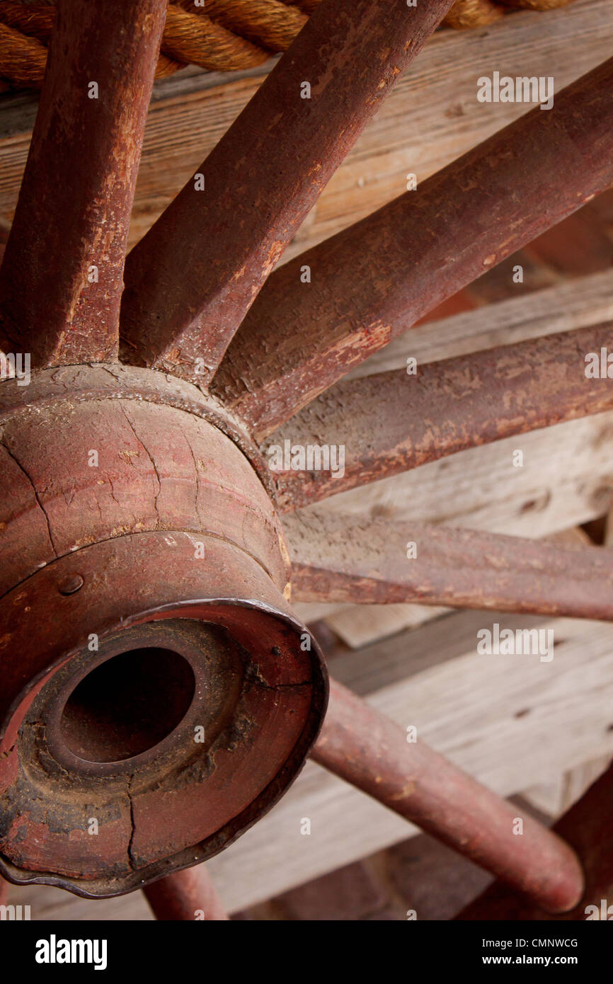 Old wagon wheel hi-res stock photography and images - Alamy