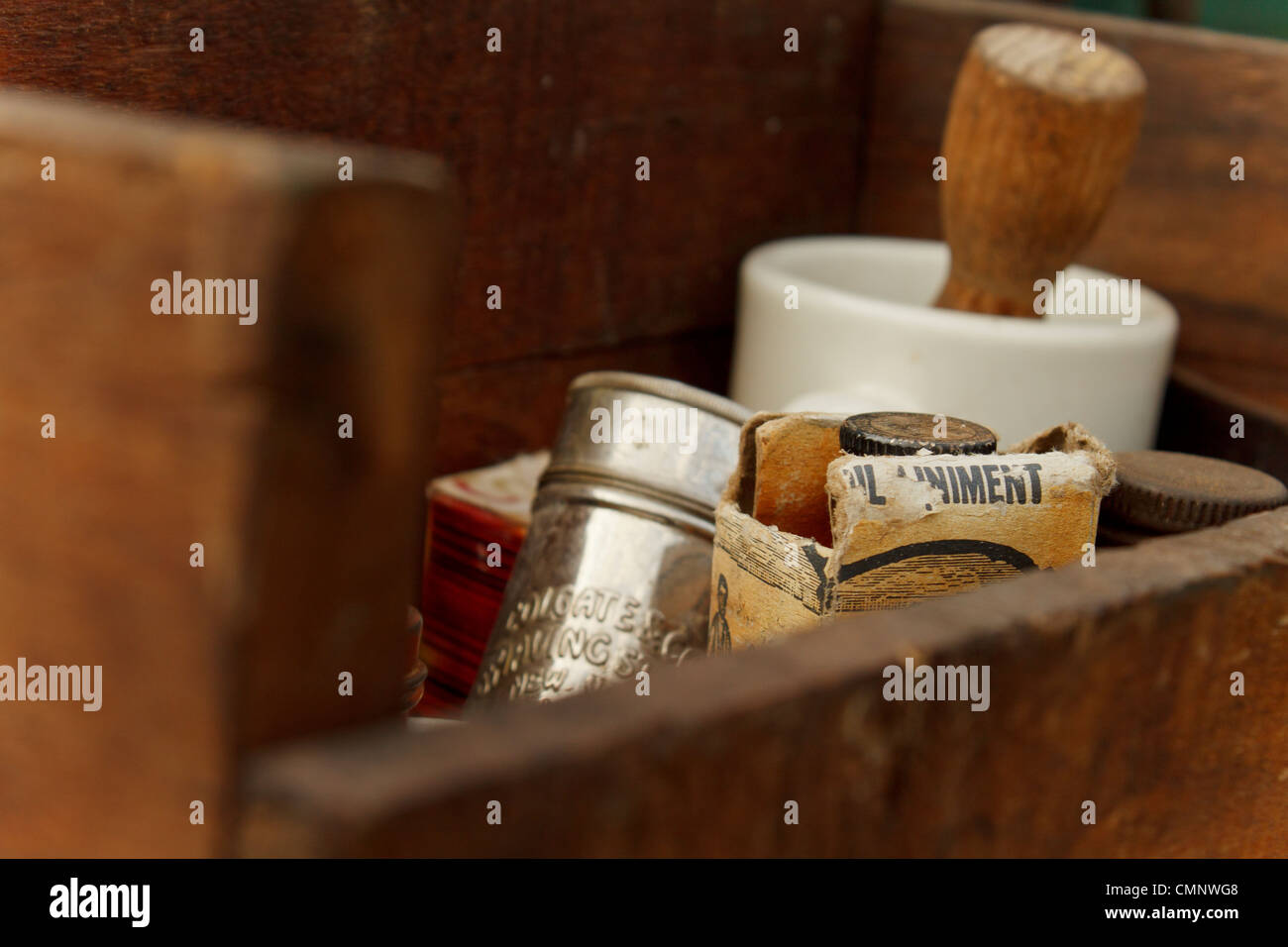 Antique barber tools hi-res stock photography and images - Alamy