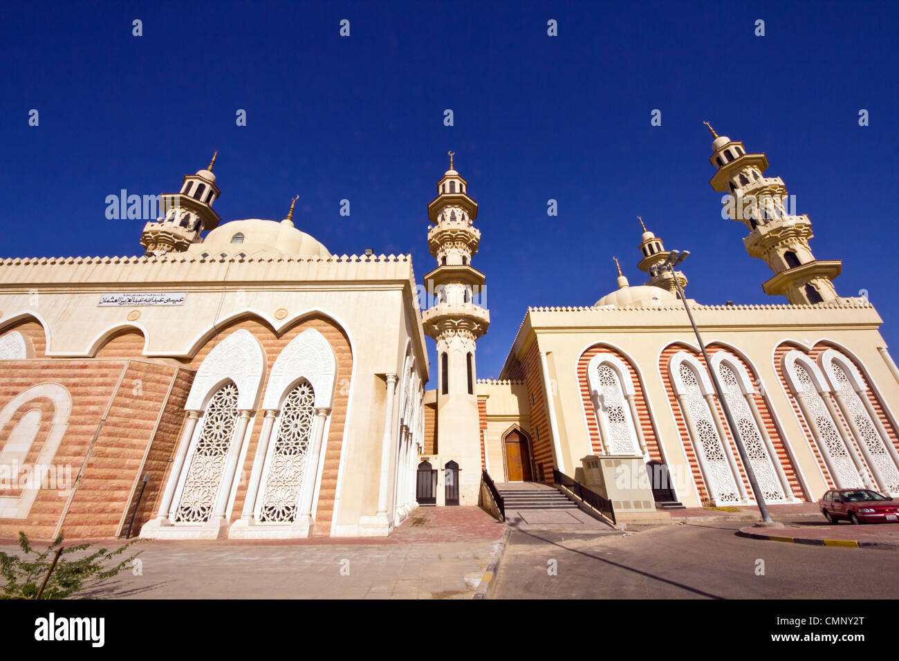 New Kuwaiti mosque Stock Photo - Alamy