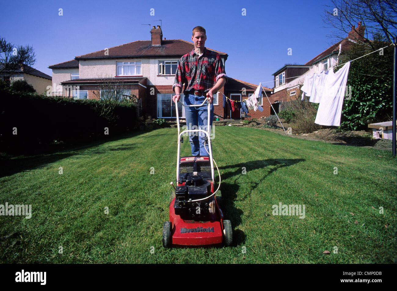 Moving lawn uk hi-res stock photography and images - Alamy