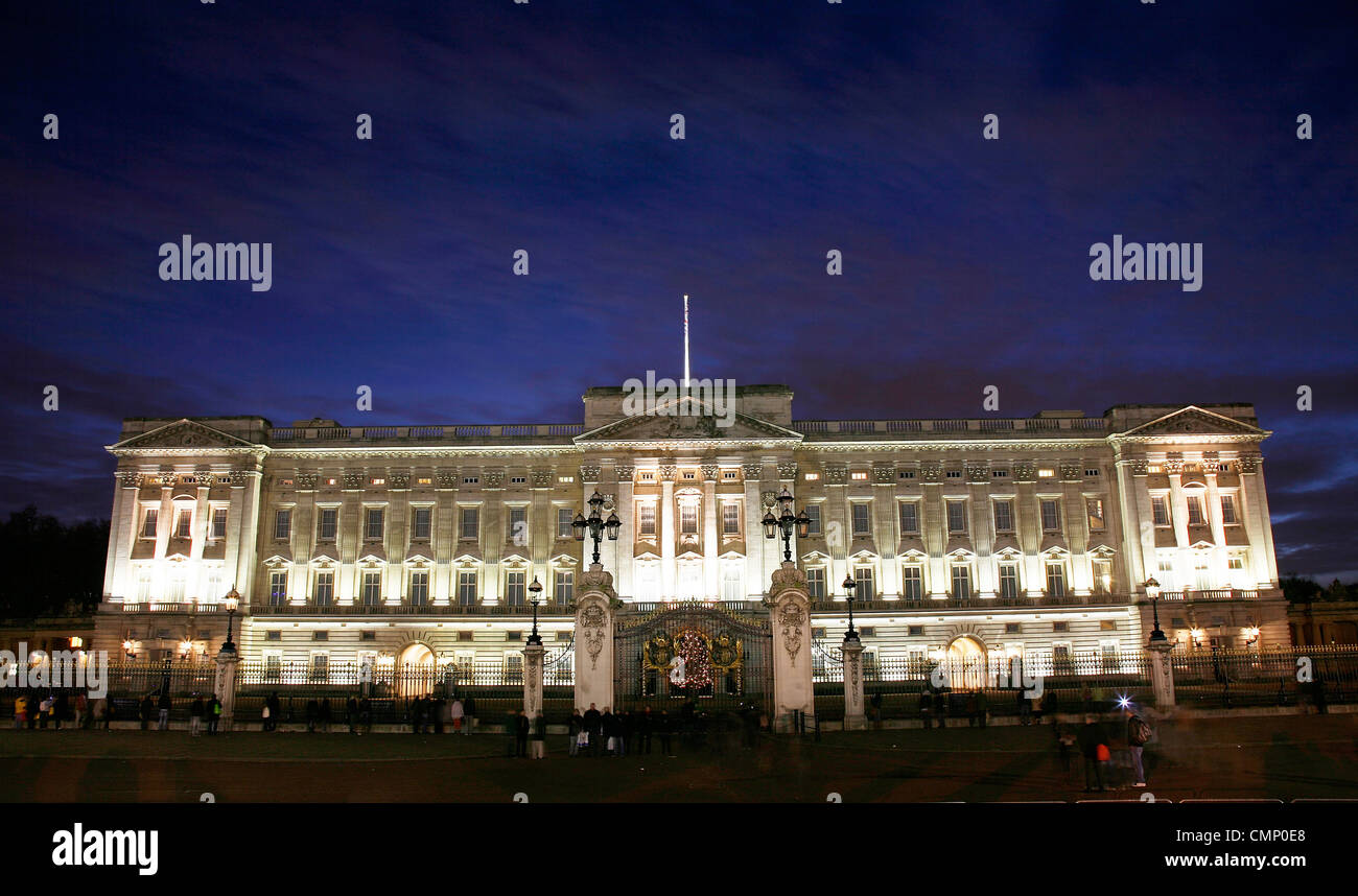 British monarchy residence building hi-res stock photography and images ...