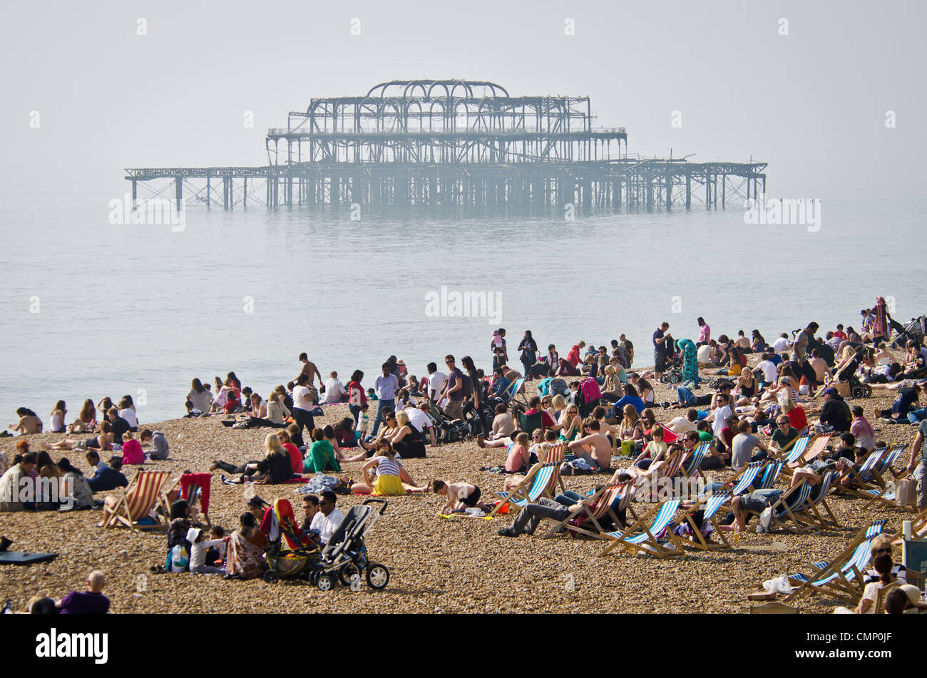 Bank holiday beach hi-res stock photography and images - Alamy