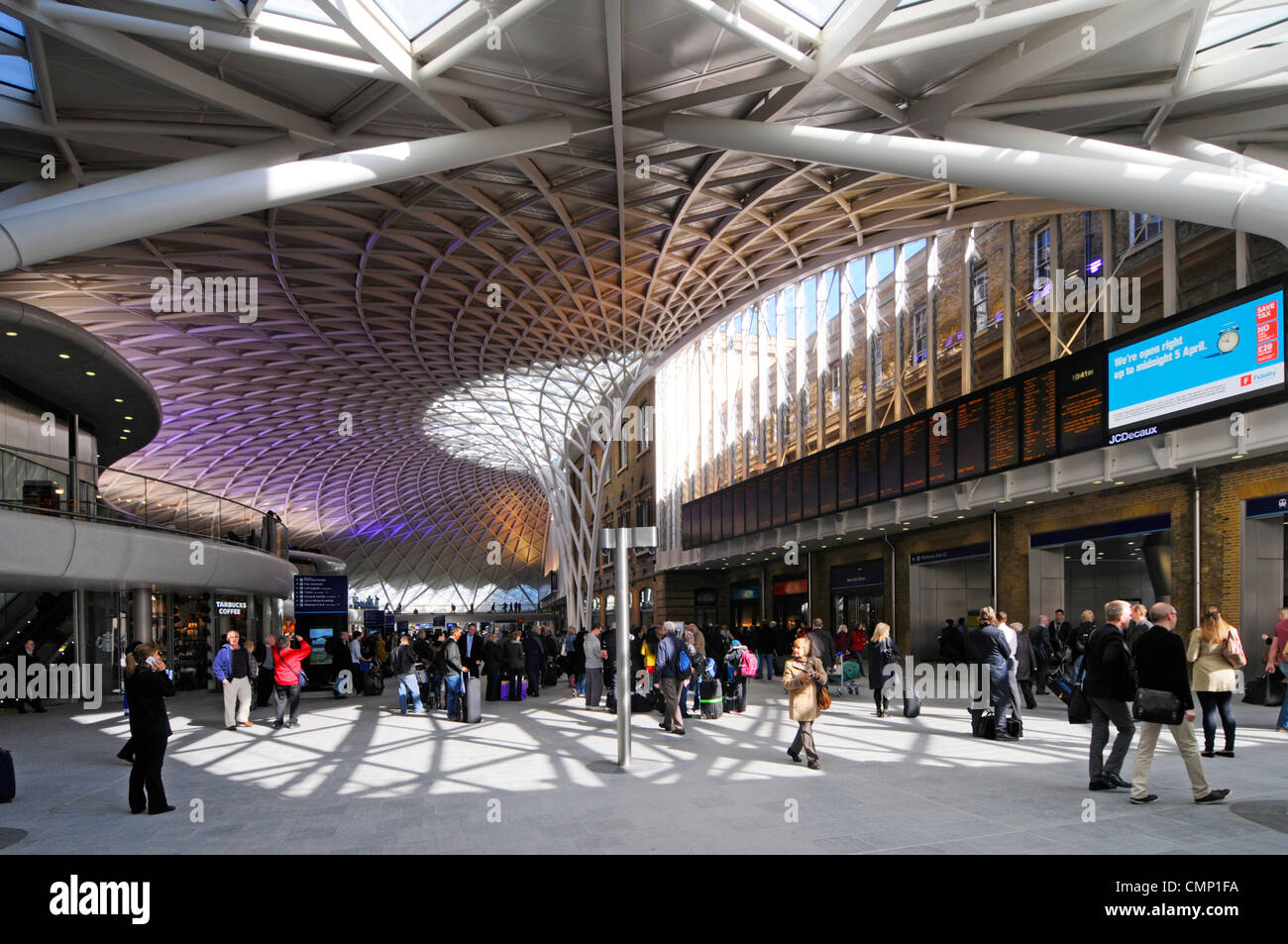 Kings Cross Railway Station departure concourse and roof structure ...