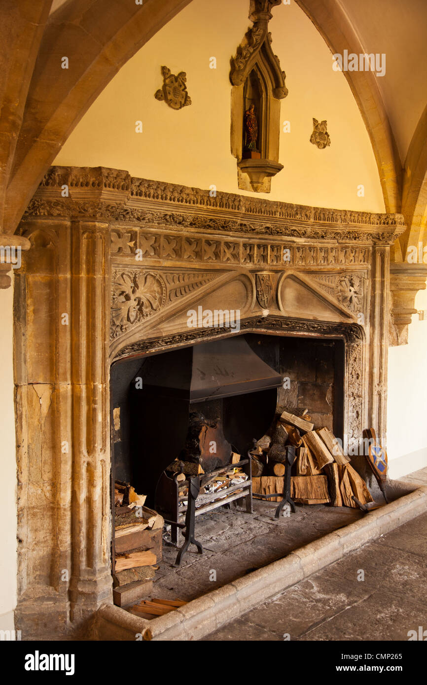 Grand open fireplace hi-res stock photography and images - Alamy