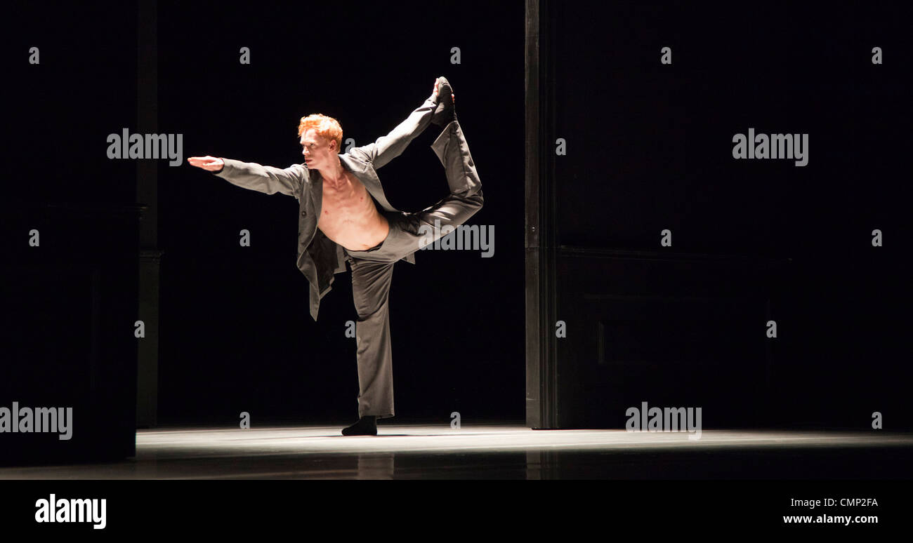 NDT2, the young branch of the Nederlands Dans Theater performs Passe ...