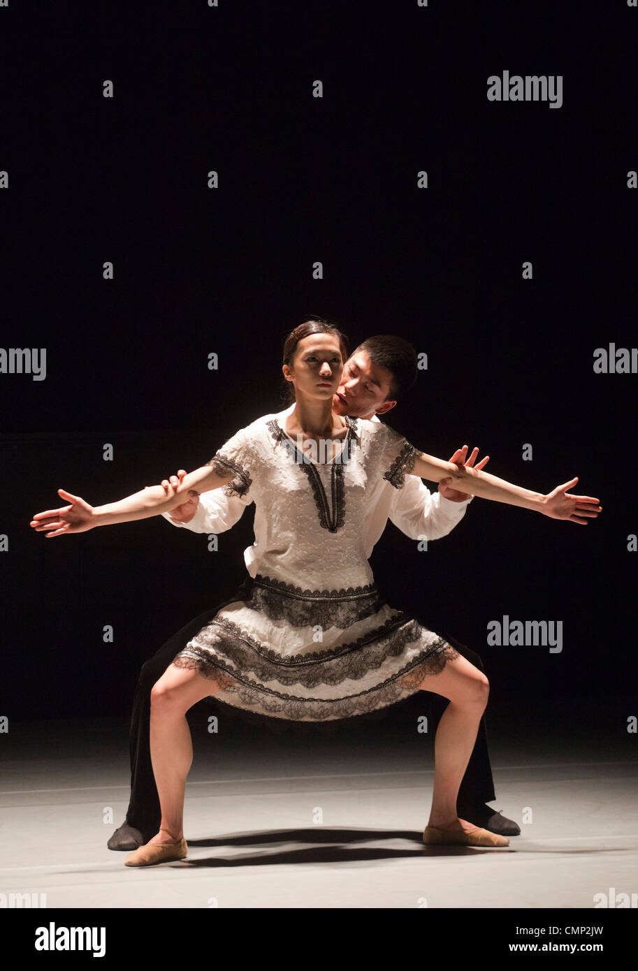 NDT2, the young branch of the Nederlands Dans Theater performs Passe ...