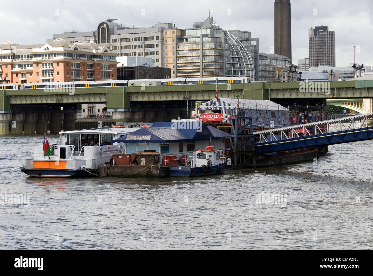 Thames pier hi-res stock photography and images - Alamy
