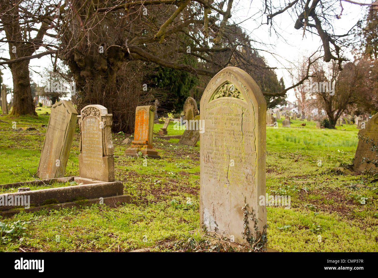 Leaning headstones in cemetery hi-res stock photography and images - Alamy