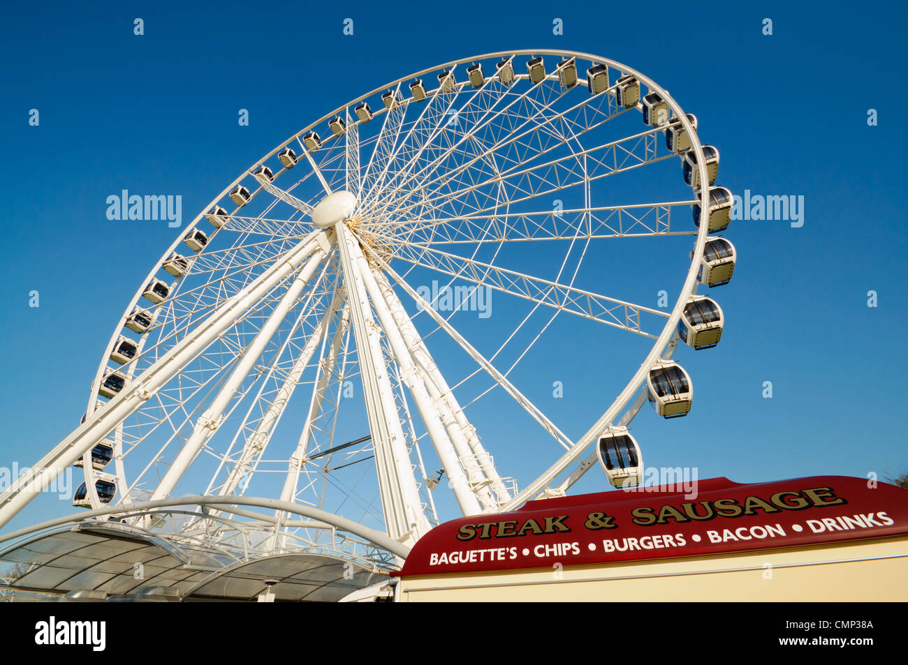 Observation ferris wheel with fast food takeaway on Plymouth Hoe ...