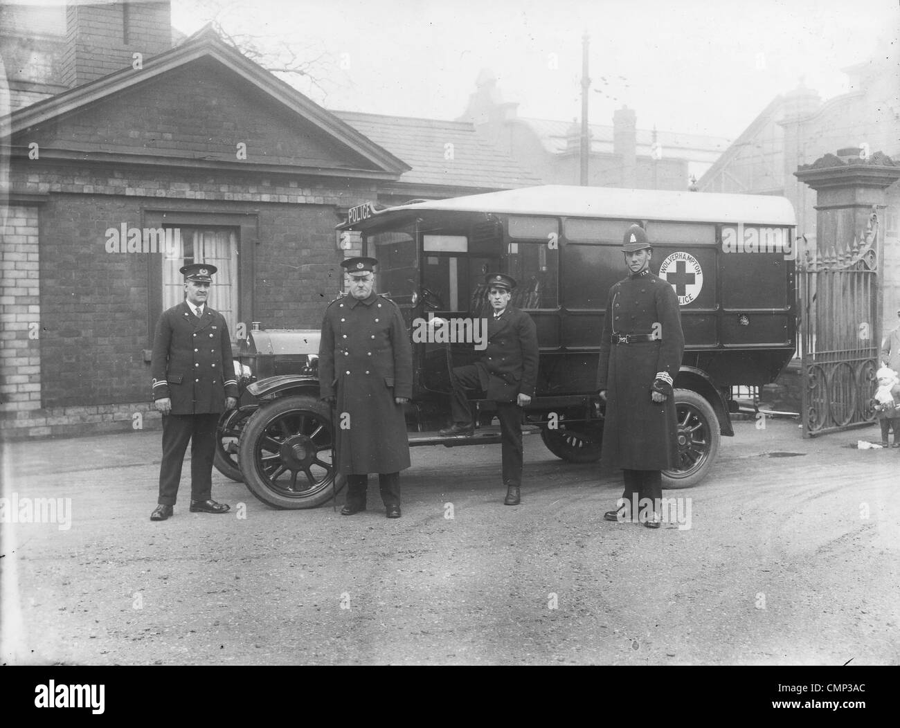 Early ambulance hi-res stock photography and images - Alamy