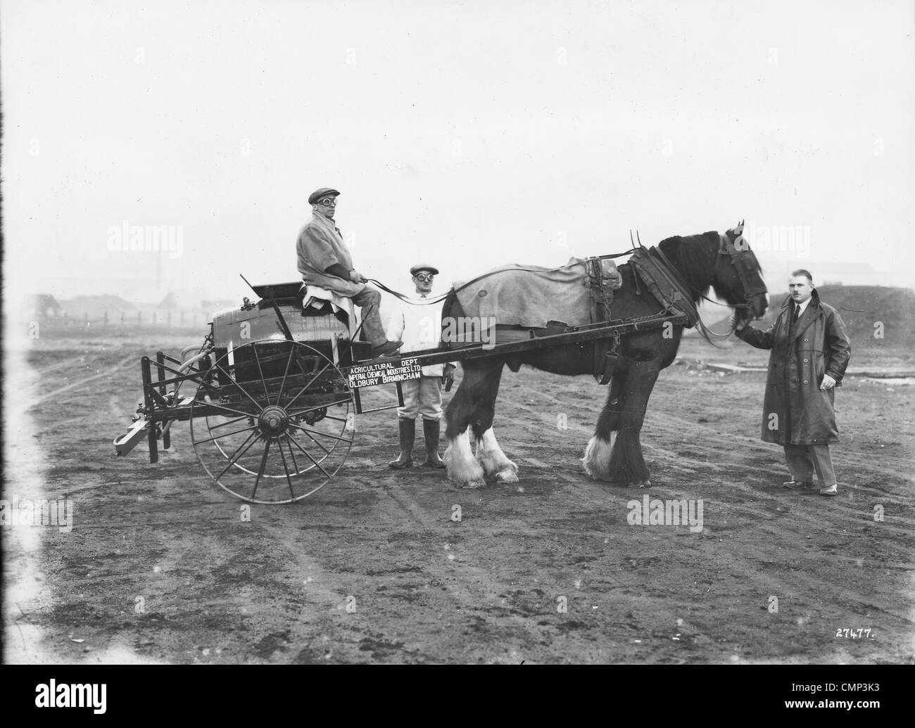 Horse drawn vehicle hi-res stock photography and images - Alamy