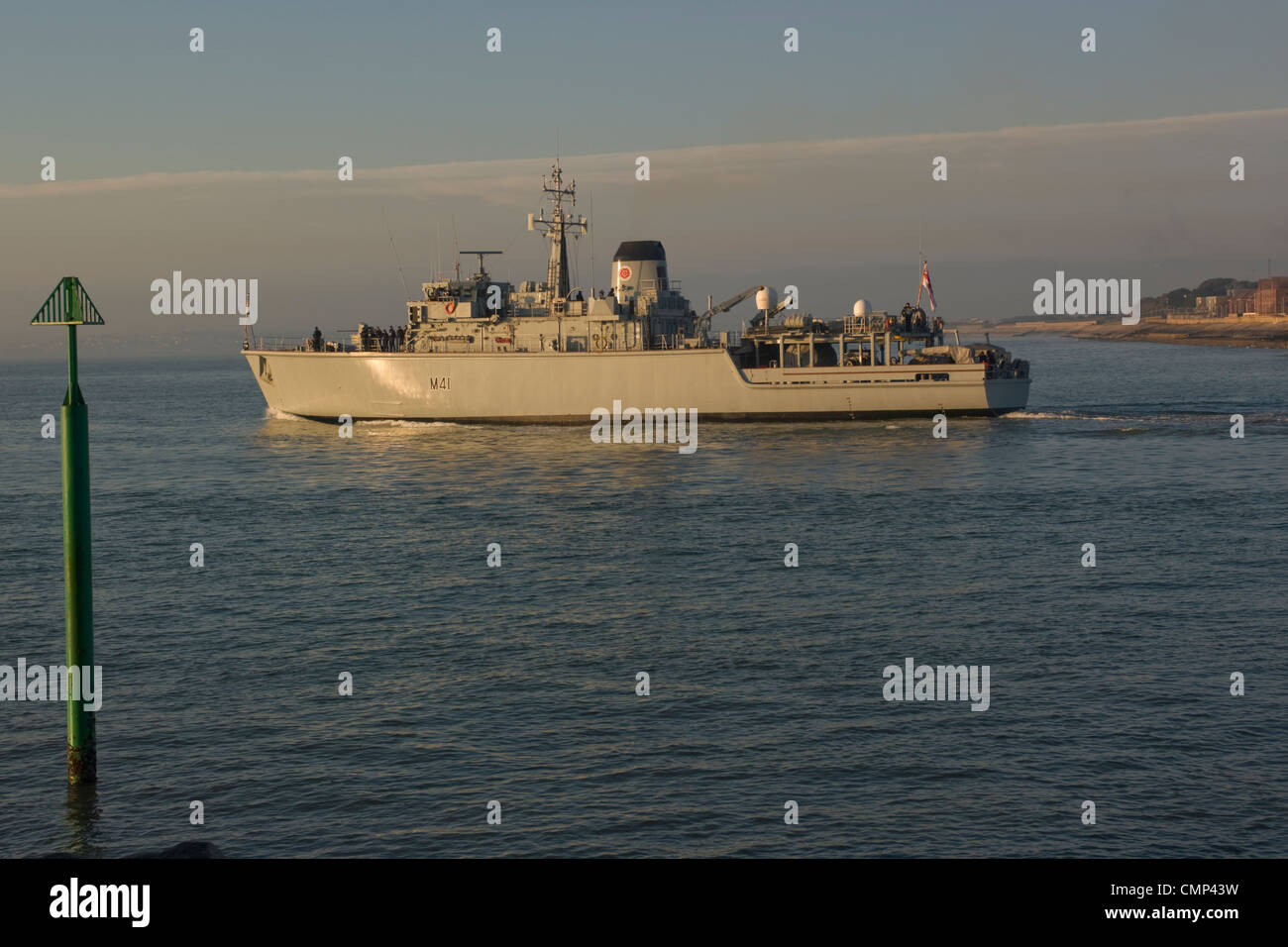 Royal navy minesweeper hi-res stock photography and images - Alamy