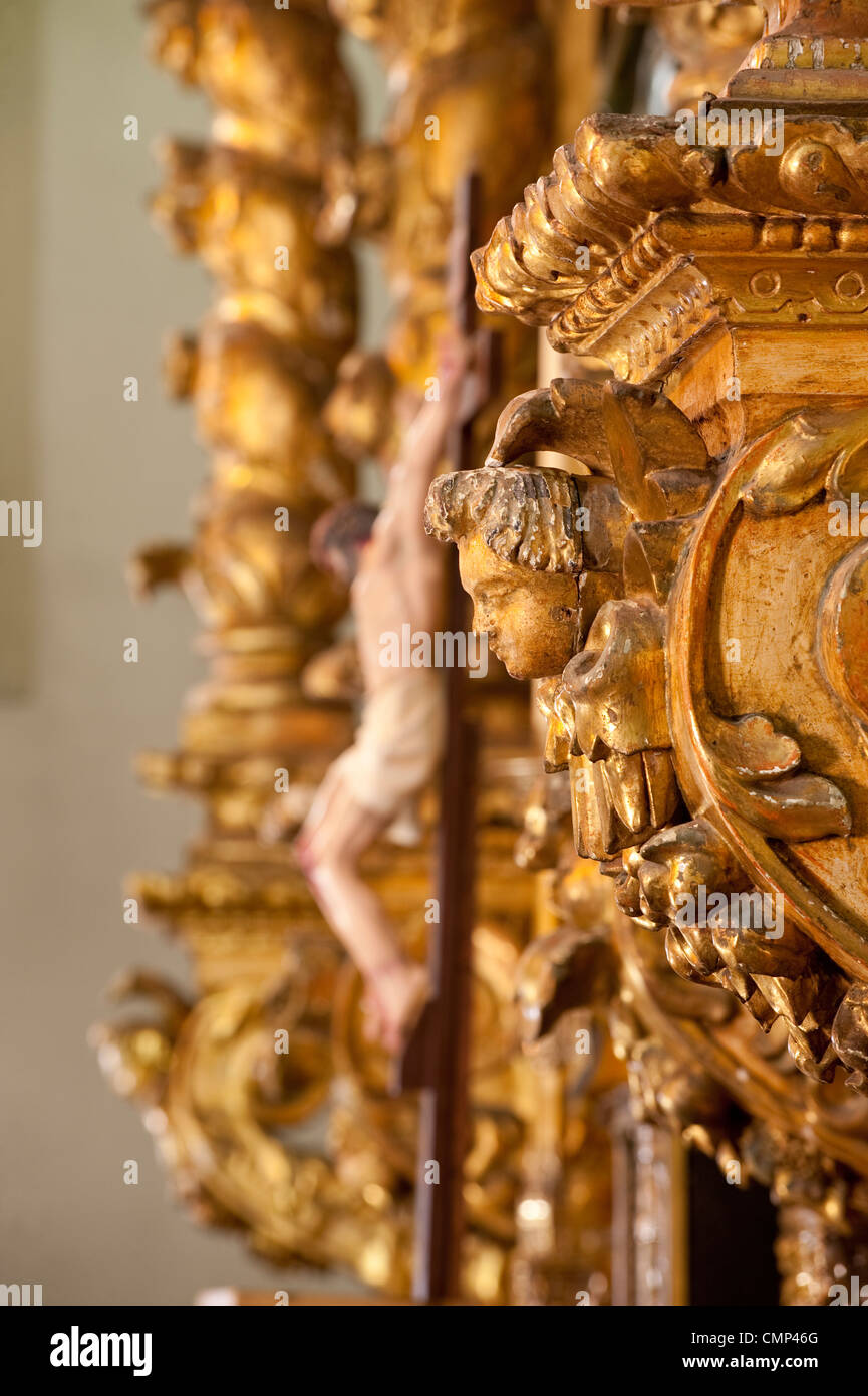 Gold altar hi-res stock photography and images - Alamy