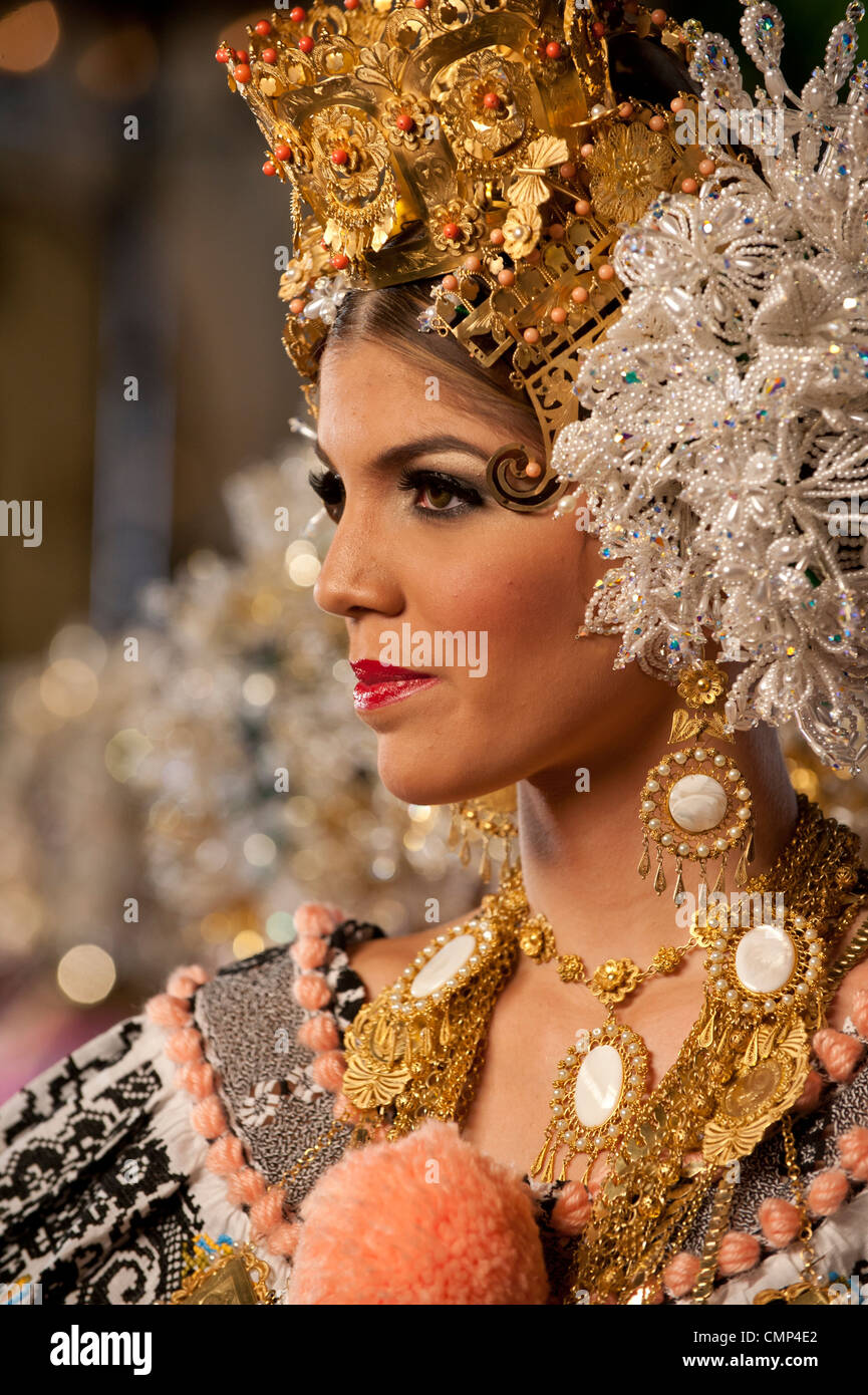Woman wearing traditional panamanian pollera dress Stock Photo - Alamy