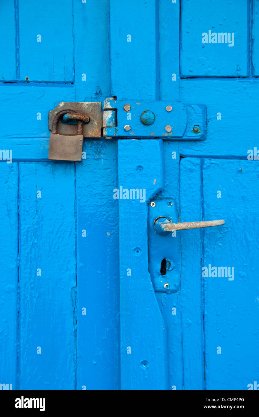 Lock on beach hut door hi-res stock photography and images - Alamy