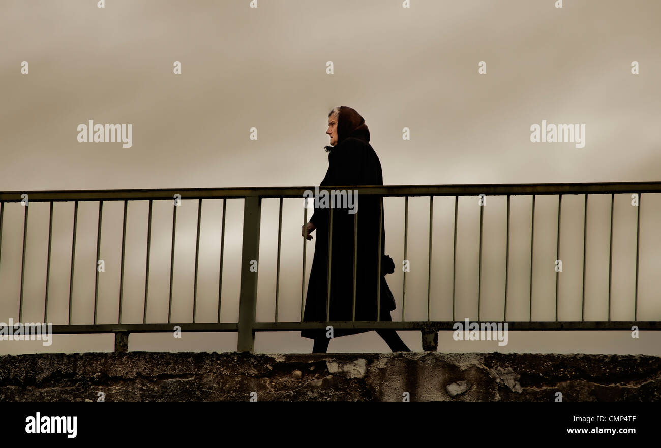 Old lady wearing clothes hi-res stock photography and images - Alamy