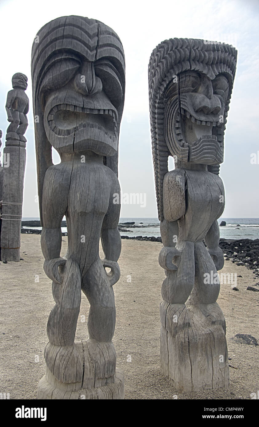two tikis at the place of refuge, Big Island, Hawaii Stock Photo - Alamy