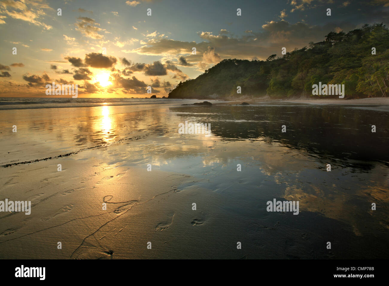 Costa rica caribbean coast sunrise hi-res stock photography and images ...