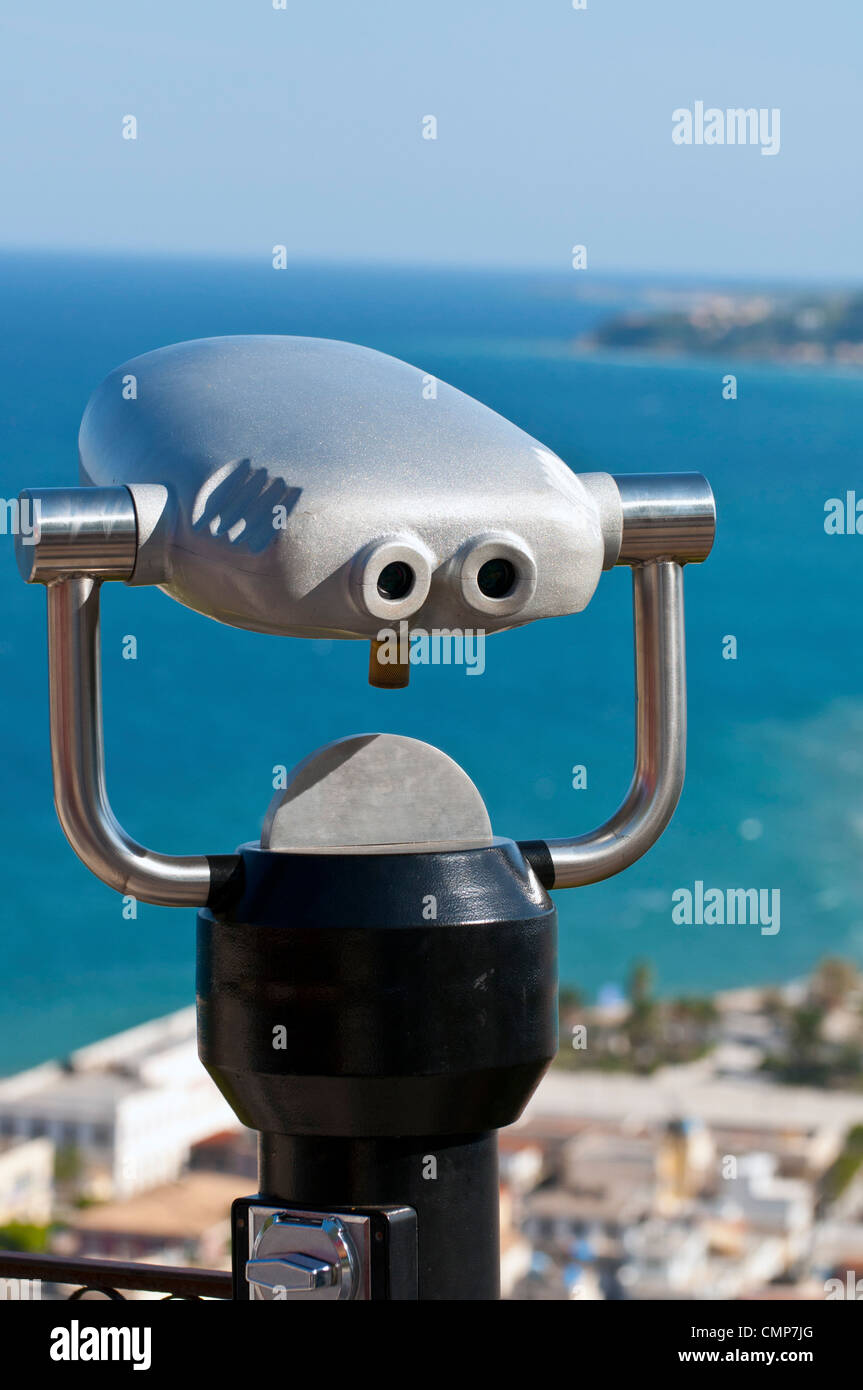 Telescopic viewing binoculars Stock Photo - Alamy