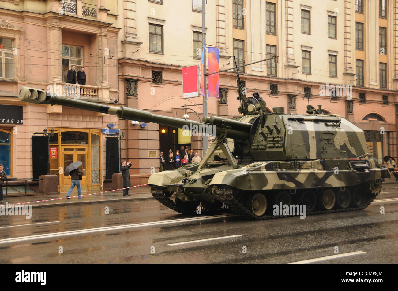 Modern tanks hi-res stock photography and images - Alamy