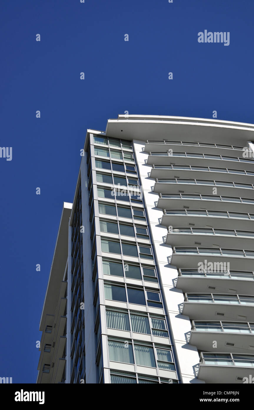 High rise apartment building canada hi-res stock photography and images ...