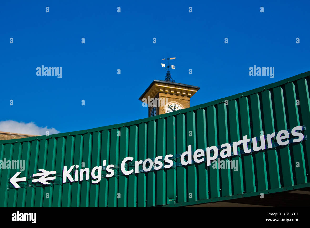 Kings cross station sign hi-res stock photography and images - Alamy