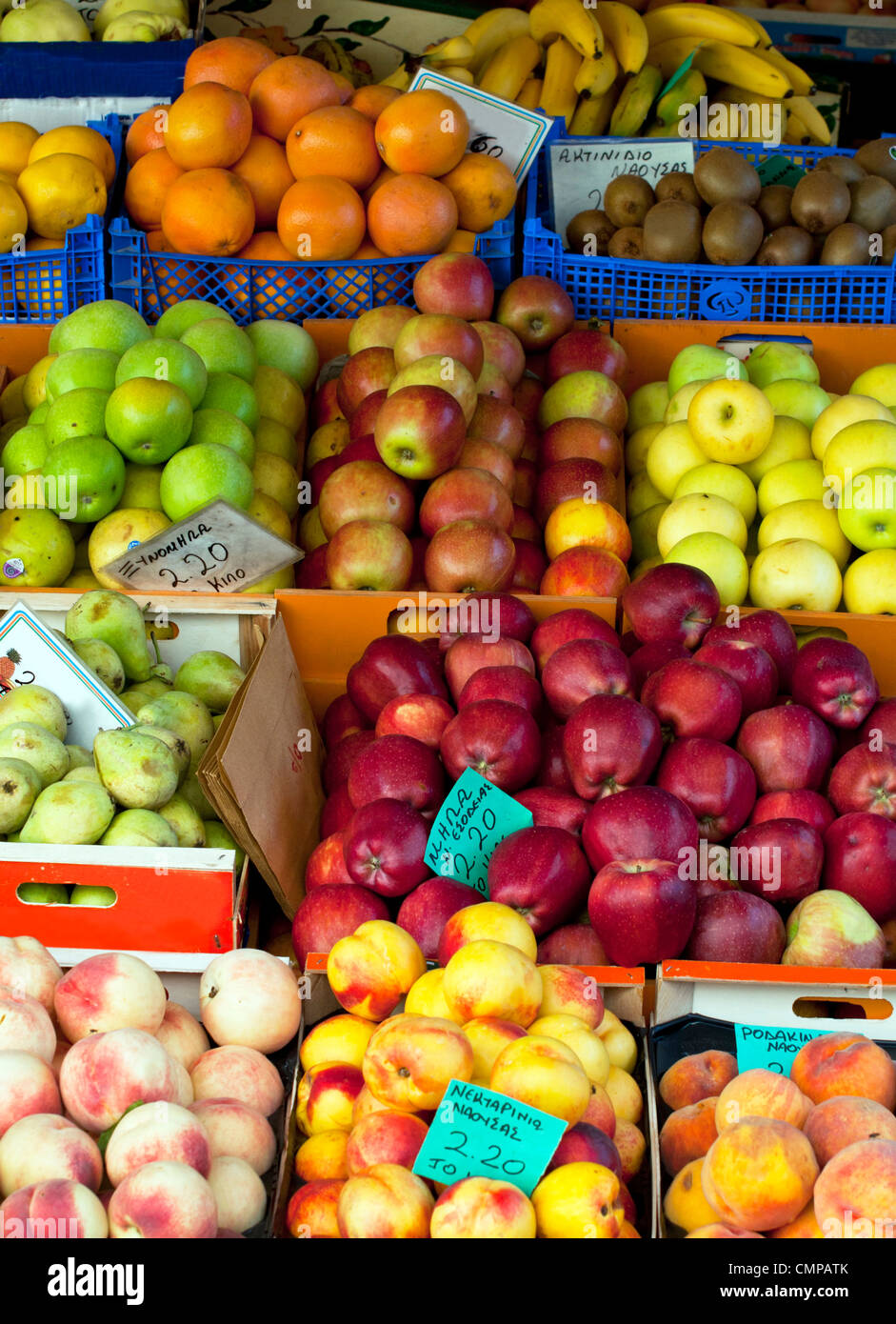 Bio fruit vegetable shop display hi-res stock photography and images ...