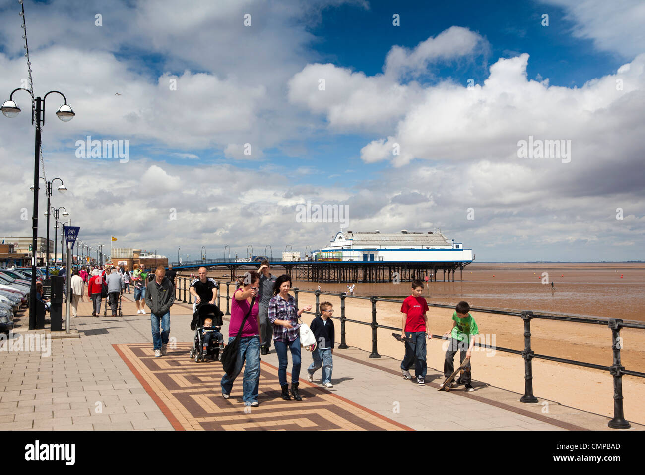 Beach promenade cleethorpes beach cleethorpes hi-res stock photography ...