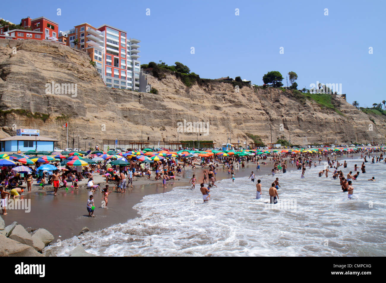 Lima Peru Barranco Circuito de Playas Acantilado cliffs Playa los Stock ...