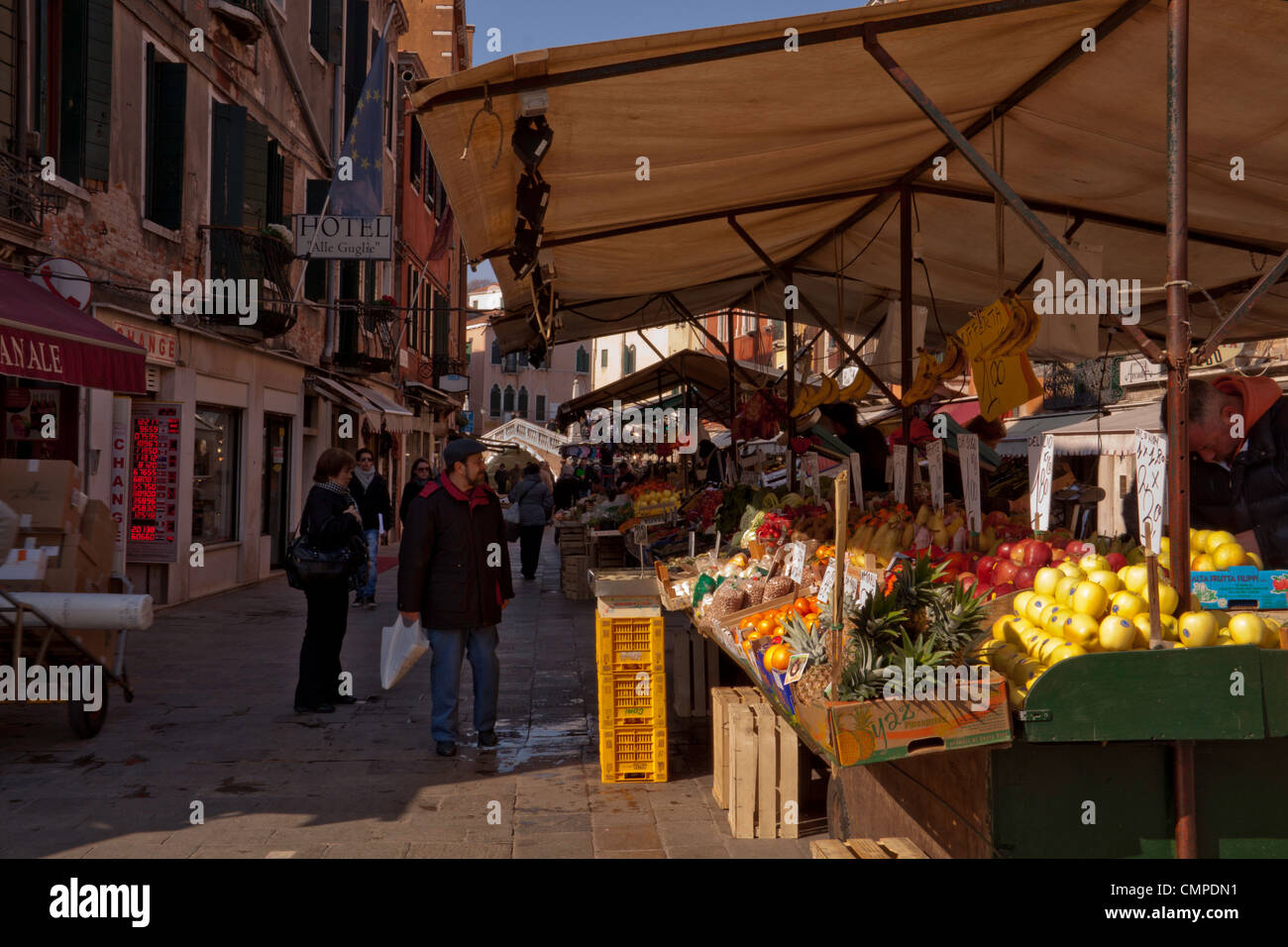 Street market Venice Stock Photo - Alamy