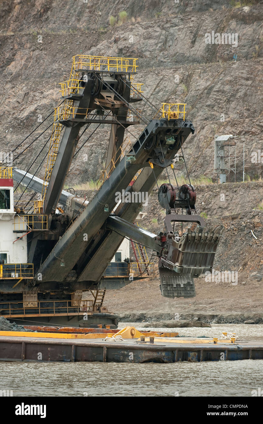 Dredging_boat hi-res stock photography and images - Alamy