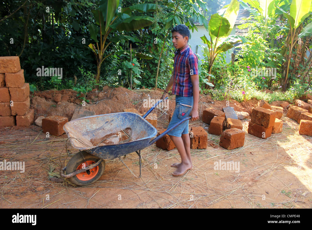 Child labour india brick hi-res stock photography and images - Alamy