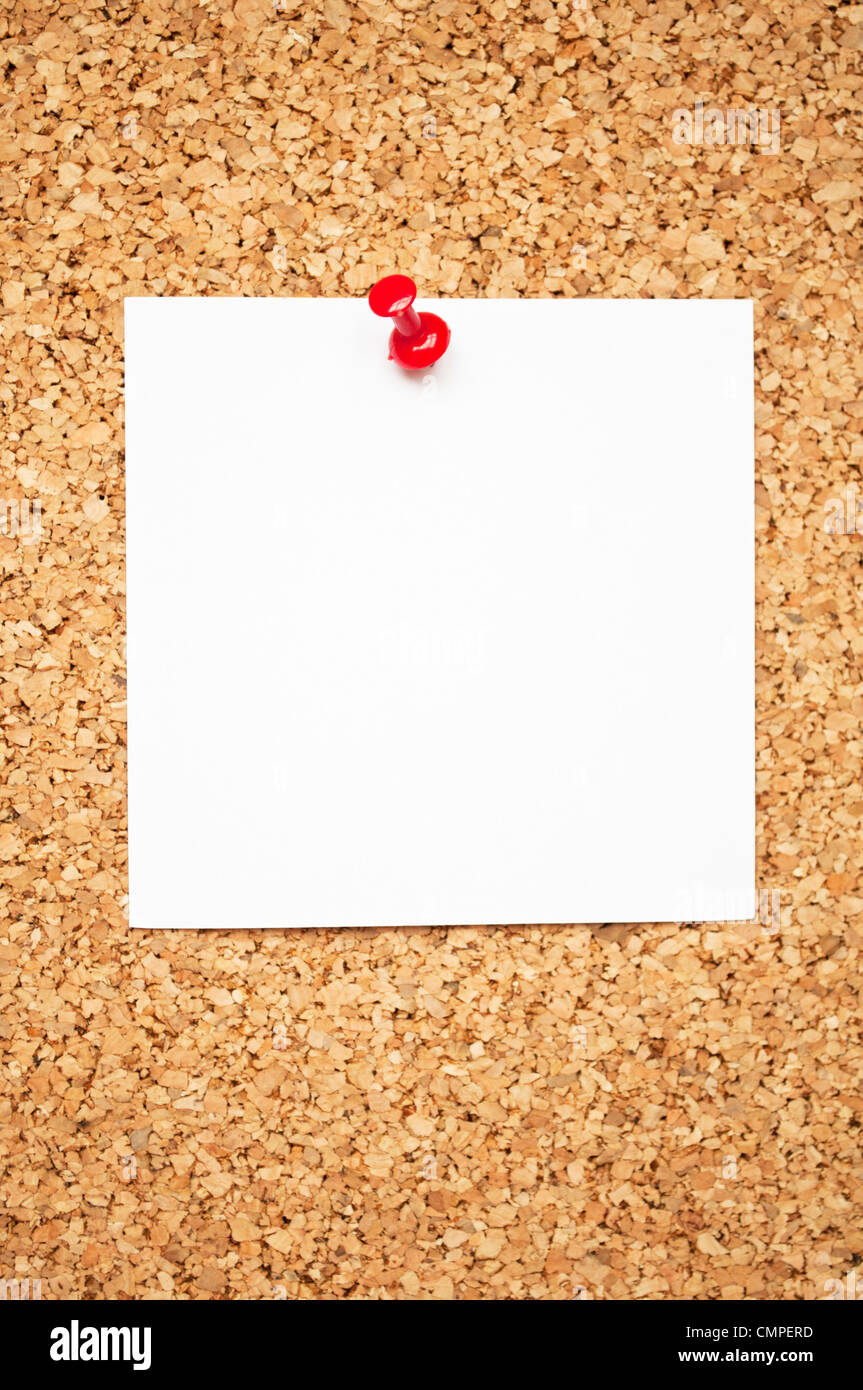 Empty memo note on cork board Stock Photo - Alamy