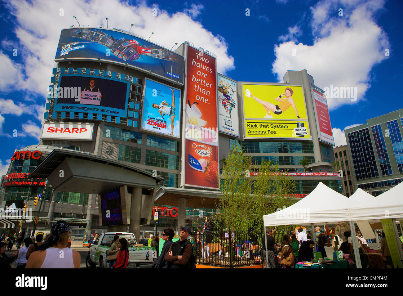Dundas square by night hi-res stock photography and images - Alamy