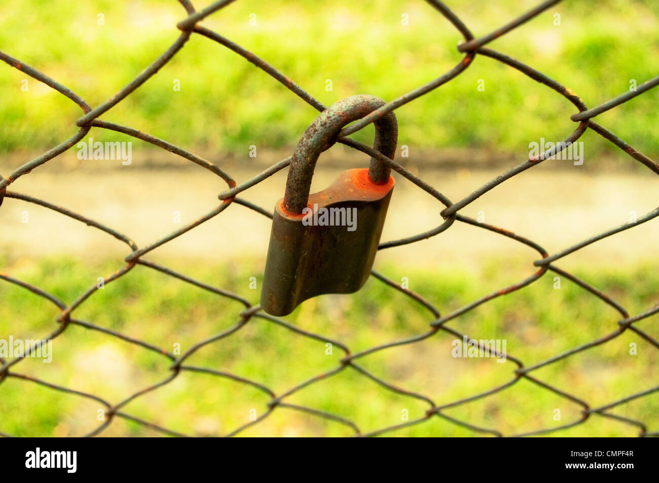 Chain padlock rusty corrosion hi-res stock photography and images - Alamy