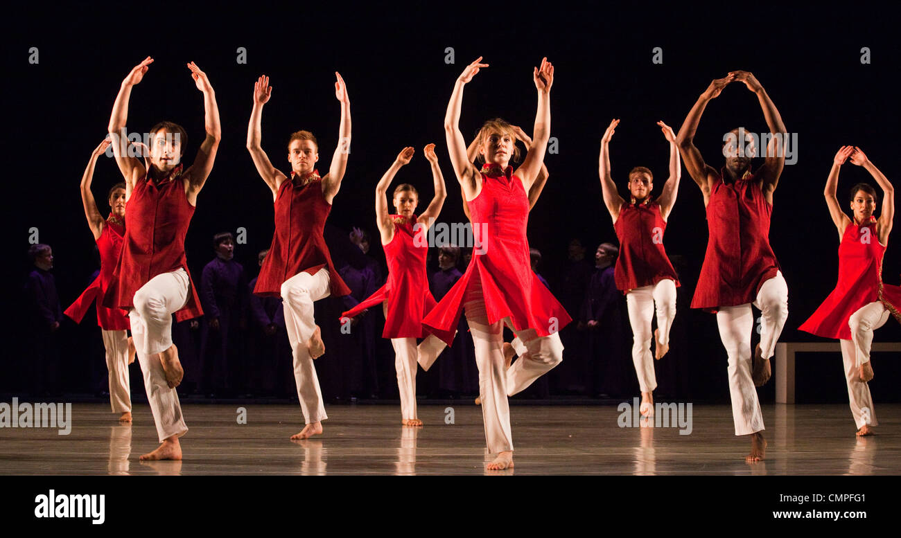 Richard Alston's "A Ceremony of Carols" with junior members of the ...