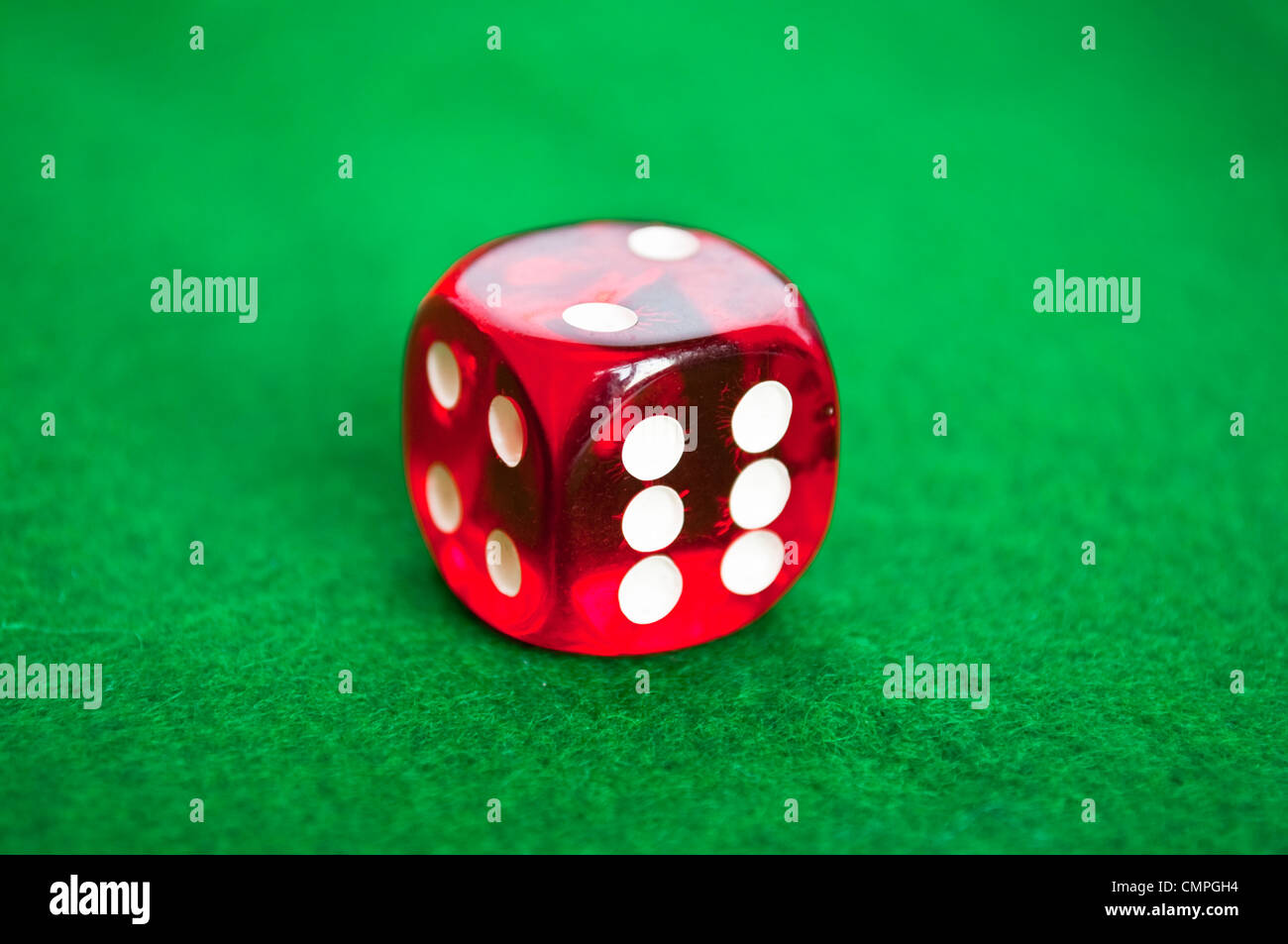 Single dice hi-res stock photography and images - Alamy