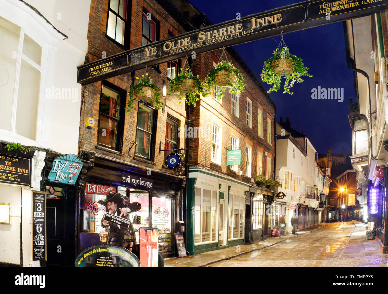 Stonegate york hi-res stock photography and images - Alamy