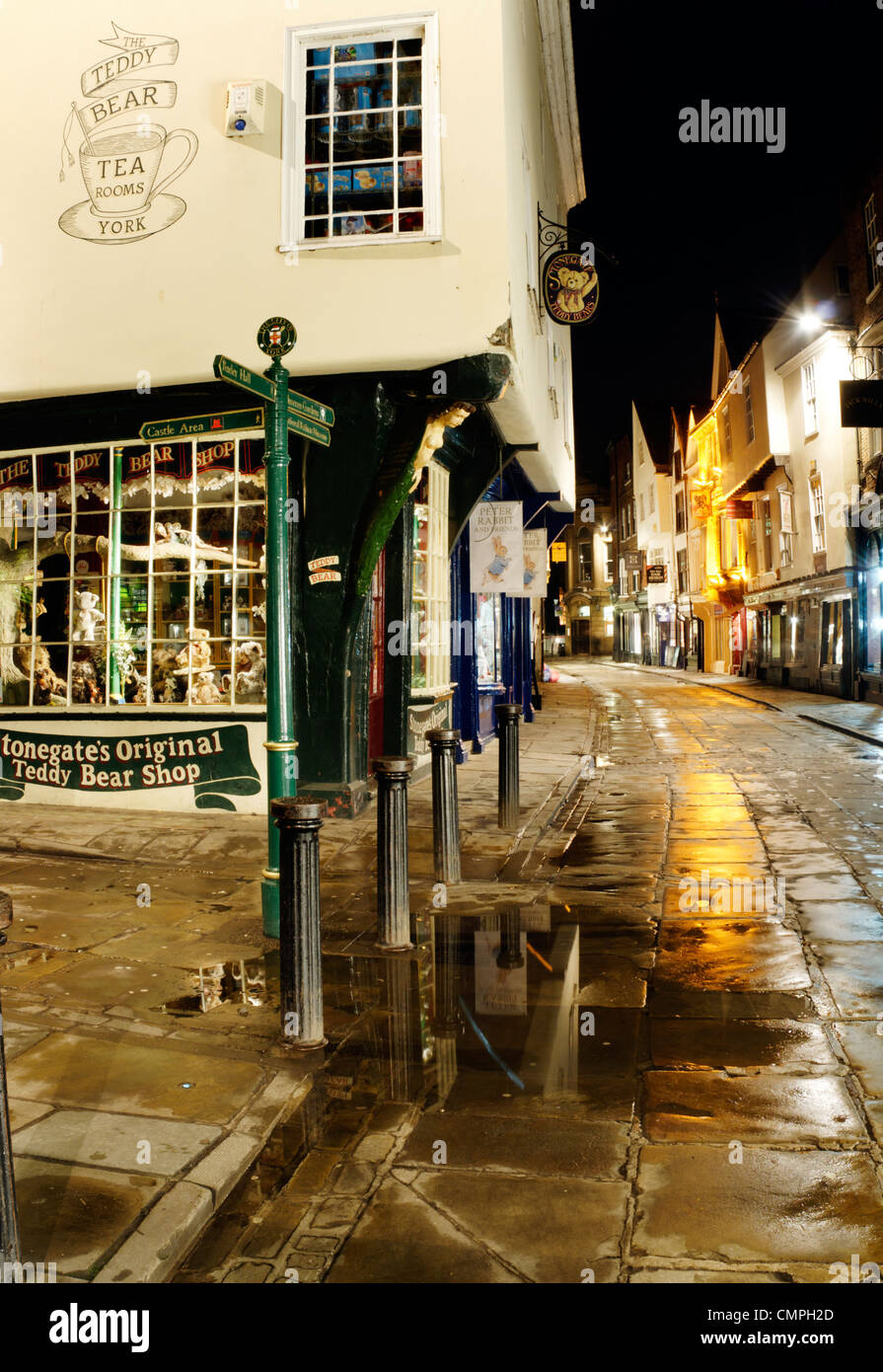 Stonegate, York at night Stock Photo - Alamy