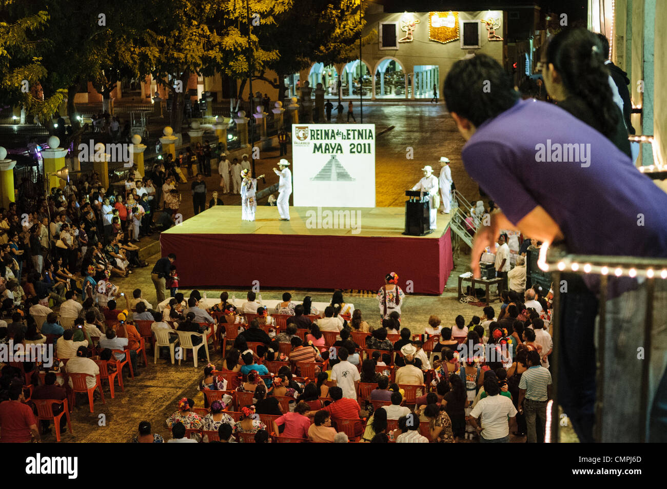 Queen Of The Maya Festival Dancers Competing Valladolid Mexico ...